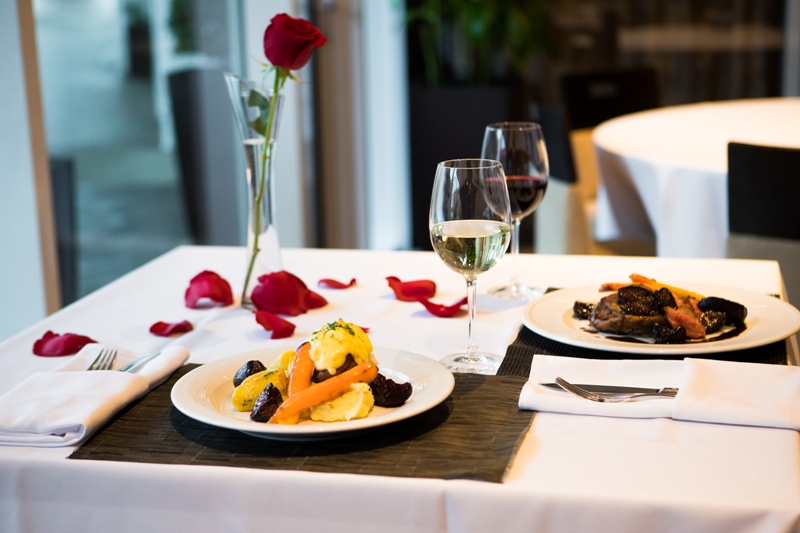 Pinnacle Hotel Harbourfront – Valentine’s Day Getaway | Rock 101